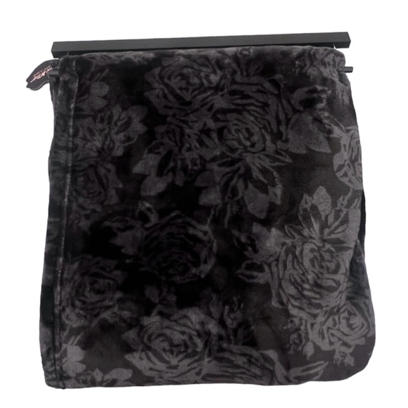 Betsey Johnson | Bedding | Rare Betsey Johnson Htf Gray Black Embossed ...